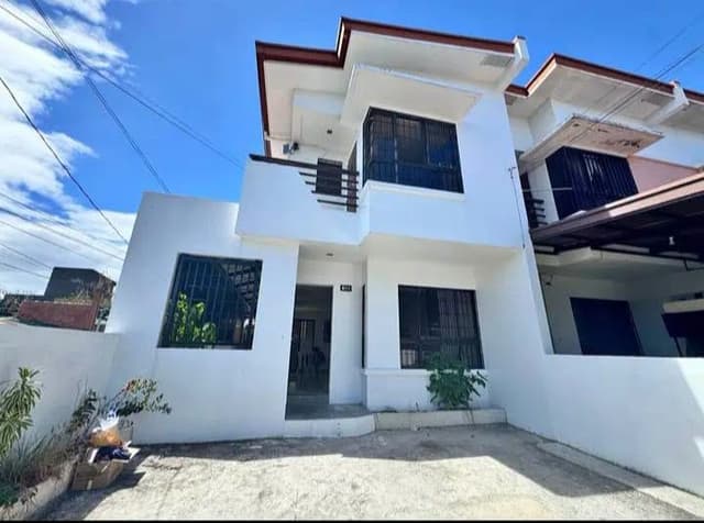 ₱30,000/mo townhouse in Las Pinas | RentScout | RentScout PH